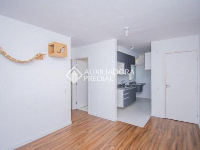Apartamento à venda com 2 quartos, todo reformado com 1 vaga no bairro Sarandi em Porto Alegre!