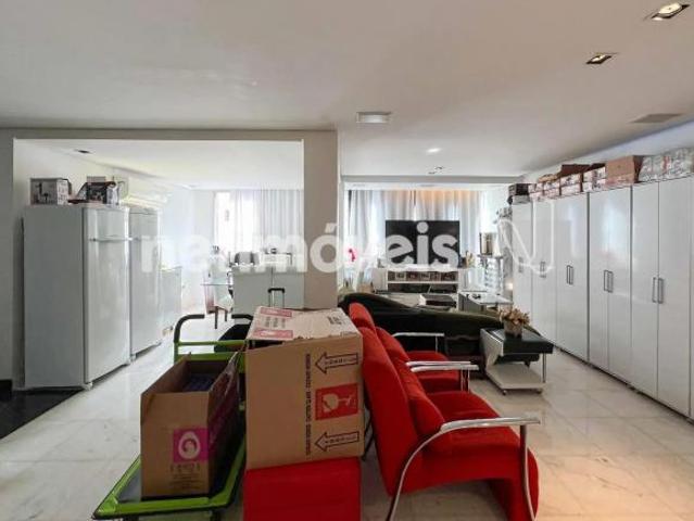 Apartamento à Venda com 2 Quartos, Varanda e Lazer Completo
