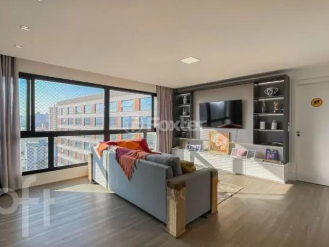 Apartamento à venda com 2 Suítes e 2 vagas no Menino Deus