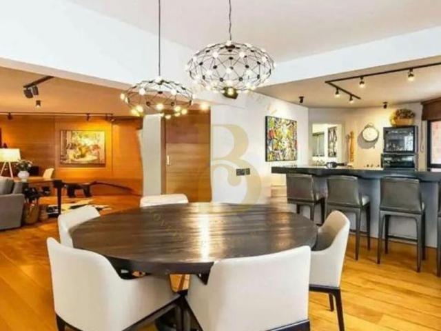 Apartamento à venda com 300 m² em Moema Pássaros. Fora da rota aviatória