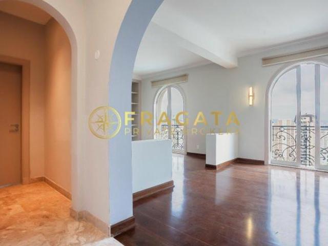 Apartamento à venda com 314 m², 3 suítes e 2 vagas de garagem em Higienópolis/SP