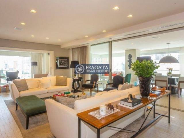 Apartamento á venda com 332m² 4 suítes e 4 vagas Pinheiros/SP