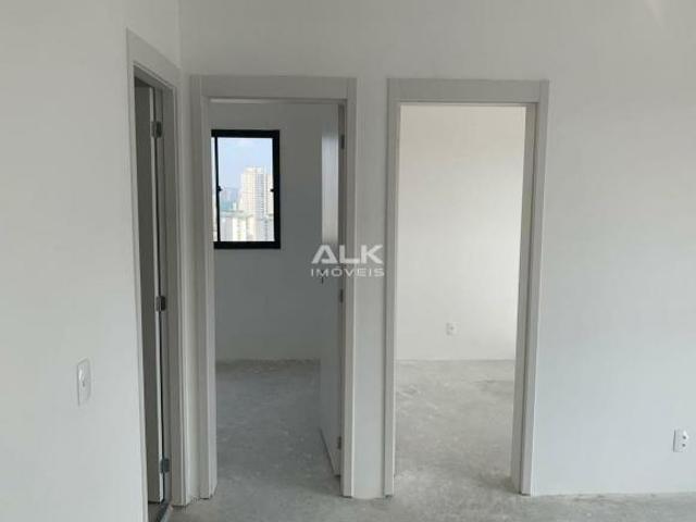 Apartamento à venda com 37m², 2 quartos e 1 vaga