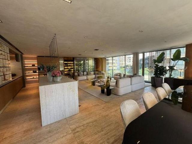 Apartamento á venda com 355m², 04 suítes e 04 vagas no Itaim Bibi SP