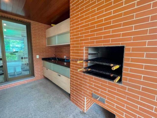 Apartamento à venda, com 374m², 4 suítes, lareira, sacada gourmet, 5 vagas, na Vila Mariana