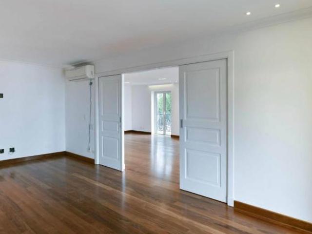 Apartamento á venda com 385m², com 4 suítes e 6 vagas no bairro Jardim Paulista