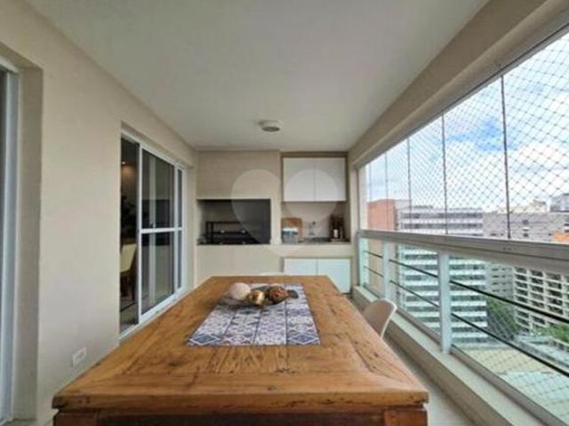 Apartamento a Venda com 3 dormitórios na Vila Olimpia