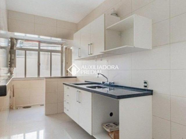 Apartamento à venda com 3 dormitórios e uma vaga no bairro Auxiliadora, Porto Alegre / RS