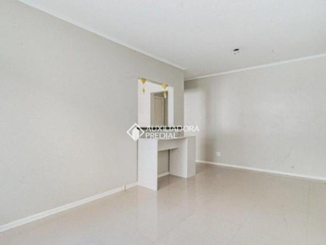 Apartamento à venda com 3 dormitórios e uma vaga no bairro Auxiliadora, Porto Alegre / RS