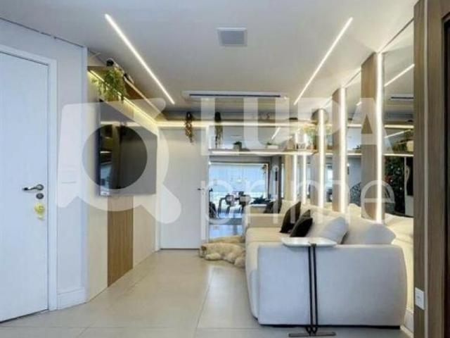 Apartamento a venda com 3 dormitórios sendo 1 suíte, 2 vagas na Vila Guilherme. PORTEIRA FECHADA