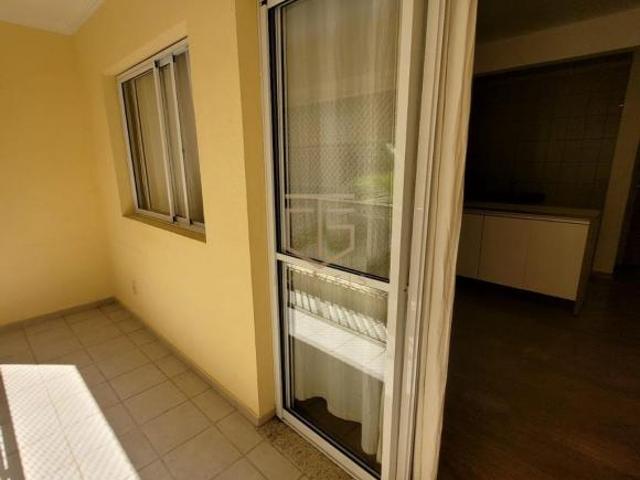 Apartamento à venda com 3 dormitórios, sendo 1 suíte no bairro Pinheirinho, em Vinhedo