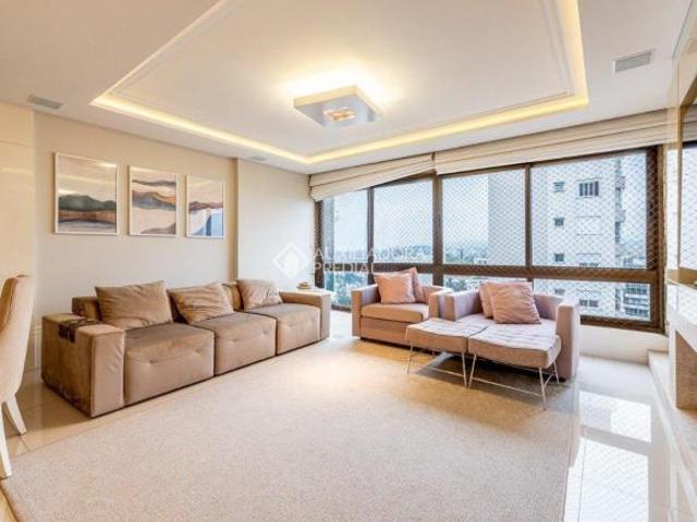 Apartamento à venda com 3 dormitórios, 1 suíte, 3 vagas no bairro Petrópolis