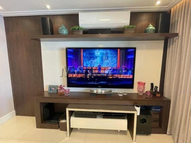 Apartamento à venda, com 3 dormitórios, 1 suíte, varanda e 3 vagas de garagem