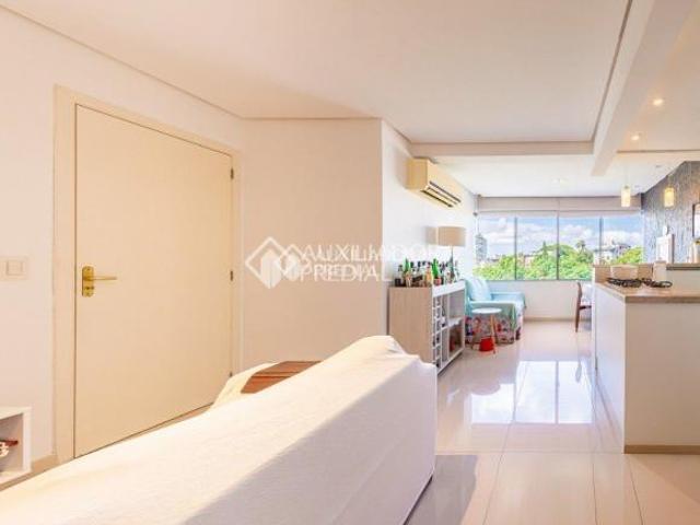 Apartamento à venda com 3 dormitórios, 2 vagas, bairro Cristo Redentor, Porto Alegre