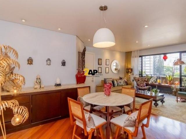 Apartamento à venda com 3 quartos e 2 suítes com 2 vagas em Moema, São Paulo SP!