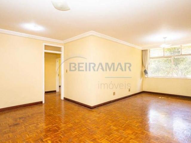 Apartamento à Venda com 3 quartos e vaga garagem na SQS 109 Asa Sul