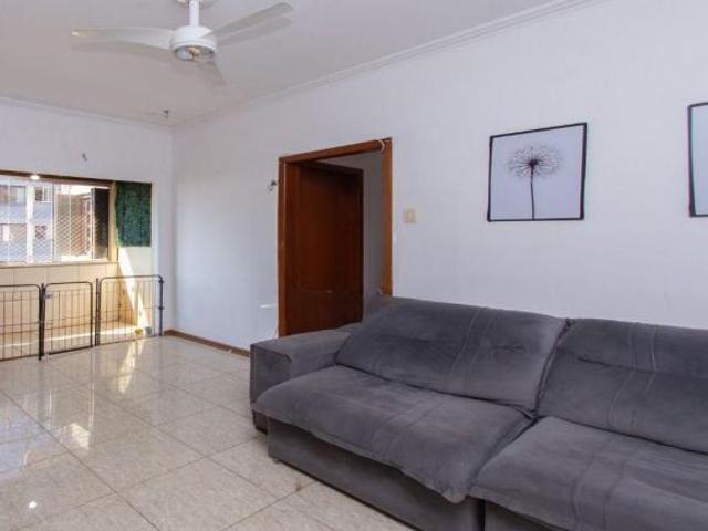 Apartamento à venda com 3 quartos e com sacada no bairro Partenon