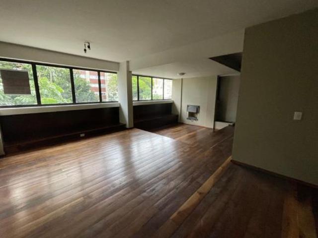 Apartamento à venda com 3 quartos no Bigorrilho Curitiba