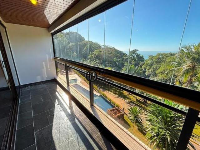 Apartamento à venda com 3 quartos na enseada