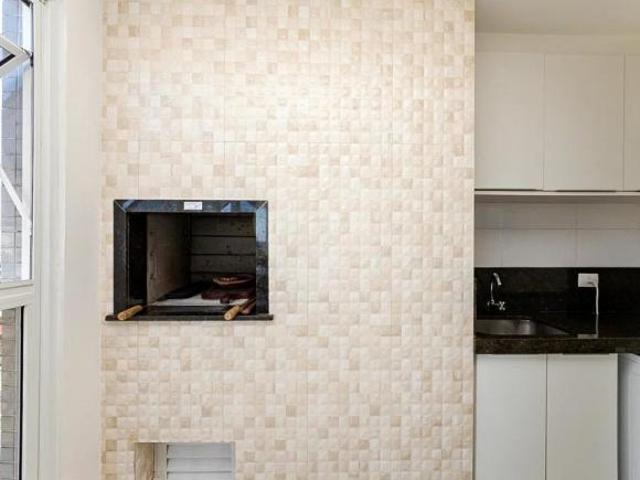 Apartamento á venda com 3 quartos, sacada e churrasqueira no Portão