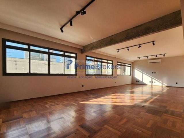 Apartamento á venda com 3 quartos, sendo 3 suítes, 185m²