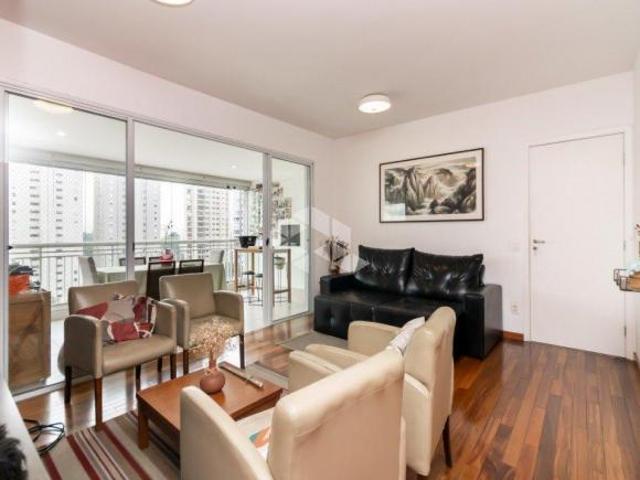 Apartamento à venda com 3 quartos sendo 3 suítes e 2 vagas de garagem, 135m²