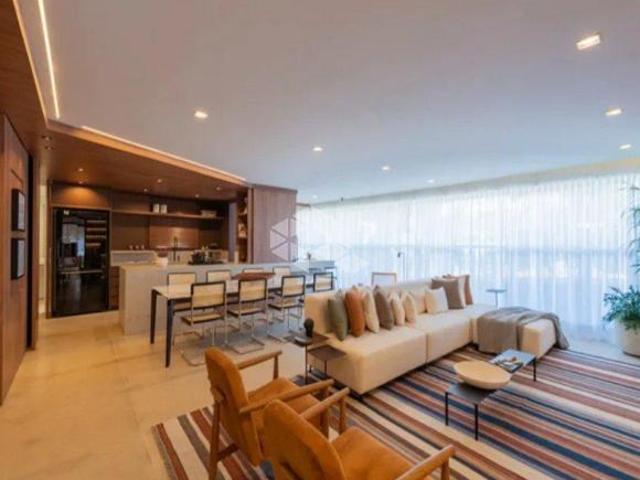 Apartamento à Venda com 3 Quartos sendo 3 Suites e 2 Vagas de Garagem