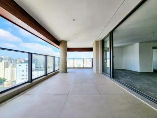 Apartamento à Venda com 3 Quartos sendo 3 Suítes e 3 Vagas de Garagem