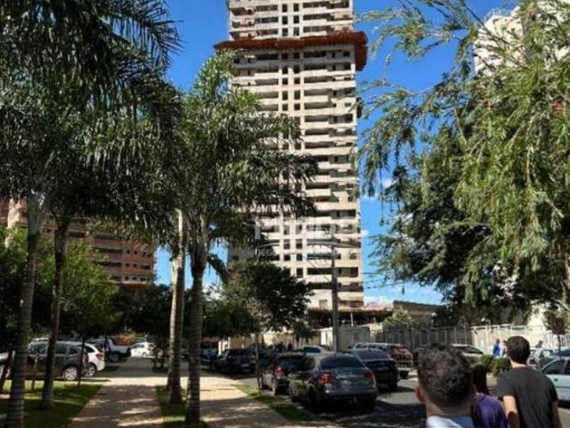 Apartamento à venda com 3 quartos sendo 1 suíte com closet Jardim Karaíba Uberlândia/MG