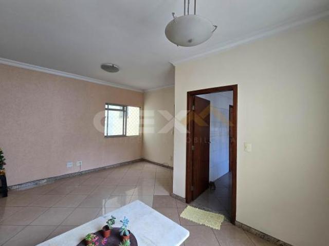 Apartamento à venda com 3 quartos, sendo 1 suíte, e 1 vaga no Centro