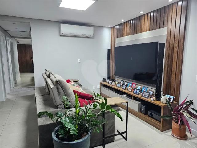 Apartamento à venda com 3 quartos, sendo 1 suíte, no condomínio Monumento, São Paulo SP