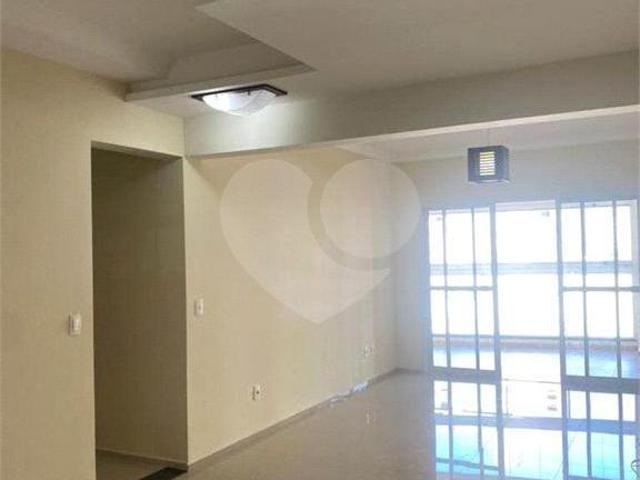 Apartamento à venda com 3 quartos, sendo 1 suíte, no condomínio Oswaldo Ienco, São Carlos