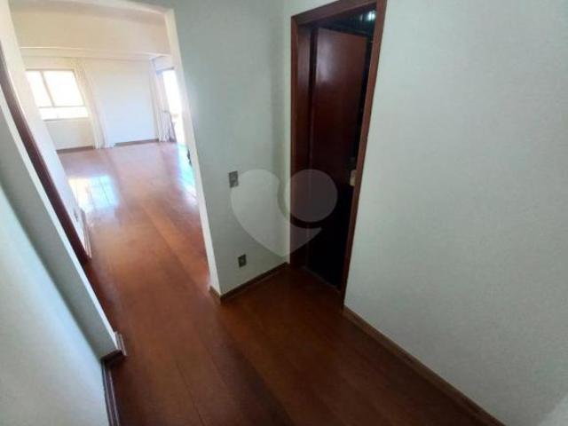 Apartamento à venda com 3 quartos, sendo 1 suíte, no condomínio Edifício João Malagutti, São Carlos