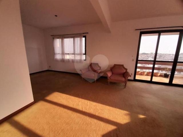 Apartamento à venda com 3 quartos, sendo 1 suíte, no condomínio Edifício João Malagutti, São Carlos