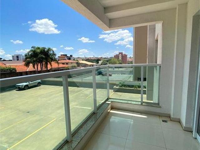 Apartamento à venda com 3 quartos, sendo 1 suíte, no condomínio Edifício Victoria Park, São Carlos