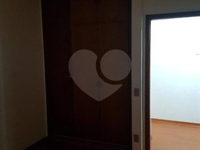 Apartamento à venda com 3 quartos, sendo 1 suíte, no condomínio Edifício Winston Monteiro Ricetti