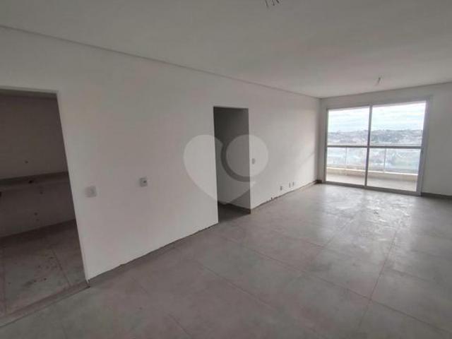 Apartamento à venda com 3 quartos, sendo 1 suíte, no condomínio Residencial Aurora Gardens, São Car