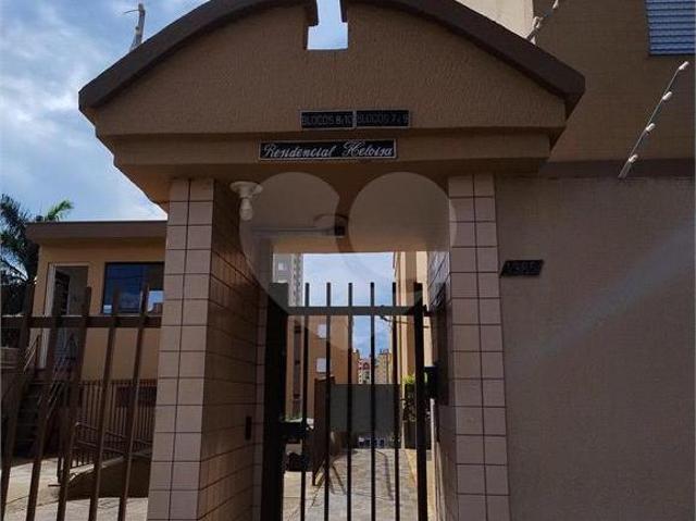 Apartamento à venda com 3 quartos, sendo 1 suíte, no condomínio Residencial Heloisa, São Carlos