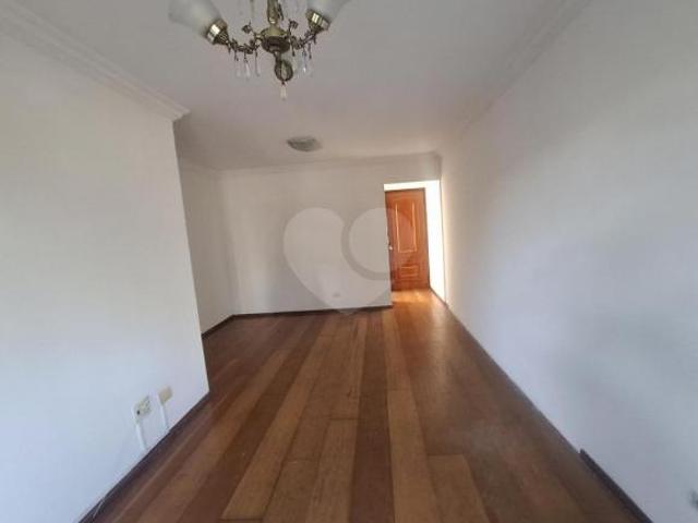 Apartamento à venda com 3 quartos, sendo 1 suíte, no Jardim Marajoara, São Paulo, SP