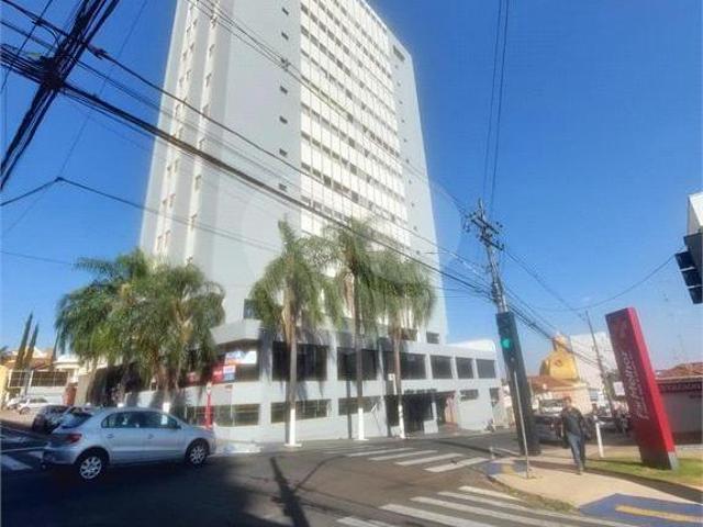 Apartamento à venda com 3 quartos, sendo 2 suítes, no condomínio Edifício Roberto Martinez, São Car