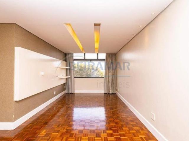 Apartamento à Venda com 3 Quartos reformado Nascente, vista livre