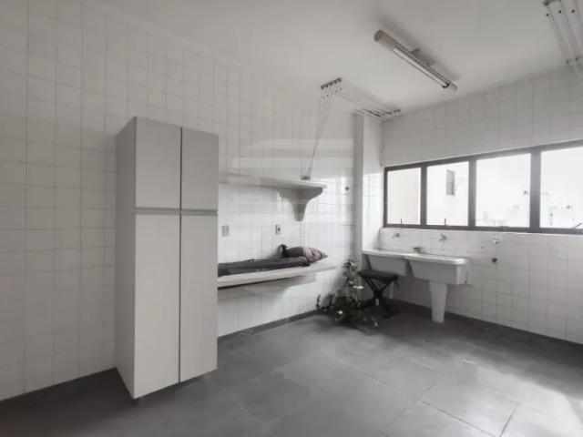 Apartamento a Venda com 3 Suítes e 5 Vagas no Cambuí