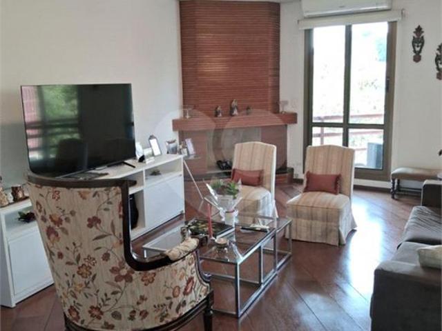 Apartamento a venda com 3 suítes, 3 vagas de garagem e dependência de empregada no Vila Sonia