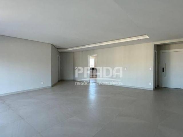 Apartamento à venda com 3 suítes, varanda gourmet e 3 vagas livres com box Tabajaras Uberlândia/