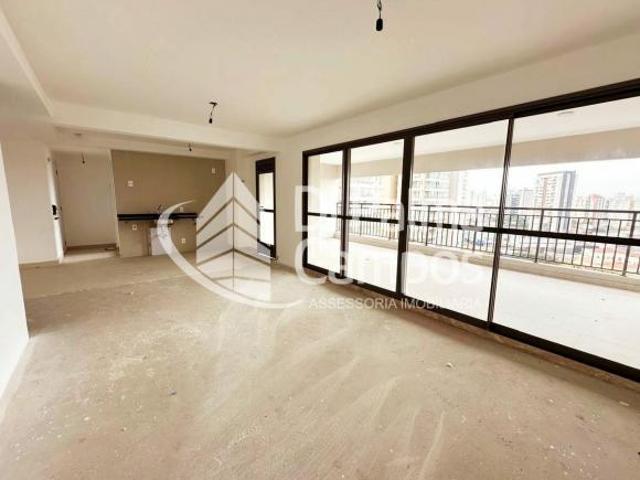 Apartamento à venda com 3 suítes e varanda ampla próximo ao Metrô Sacomã
