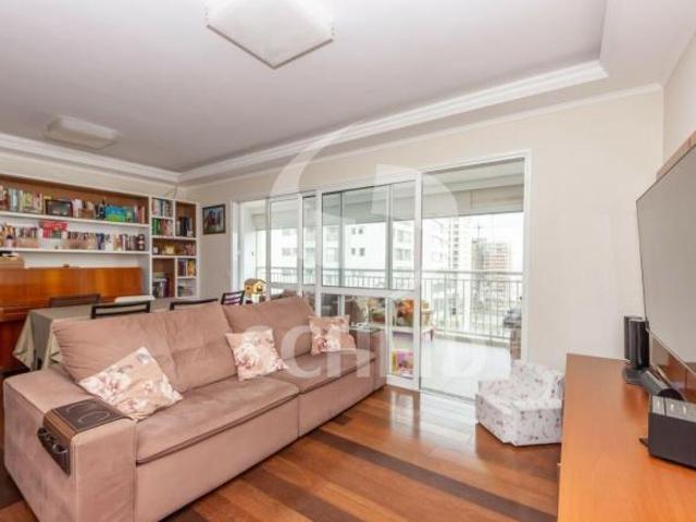 Apartamento à venda com 3 suítes e 2 vagas a 600 metros do metrô