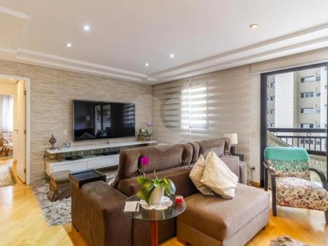 Apartamento à Venda com 3 suítes e 3 vagas na Vila Romana