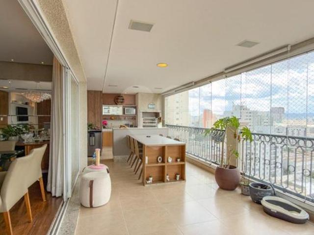 Apartamento à Venda com 3 suítes e 4 vagas em Perdizes