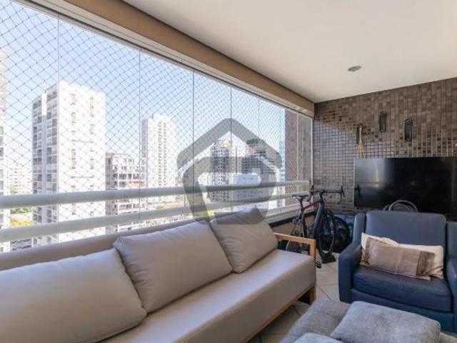 Apartamento à Venda com 3 Suítes na Vila Olímpia