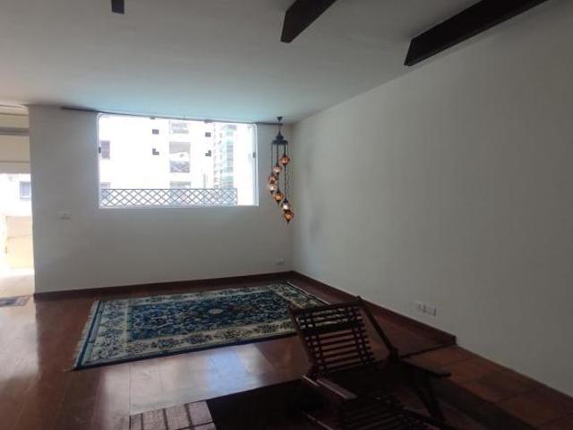 Apartamento á venda com terraço e piscina em Moema SP